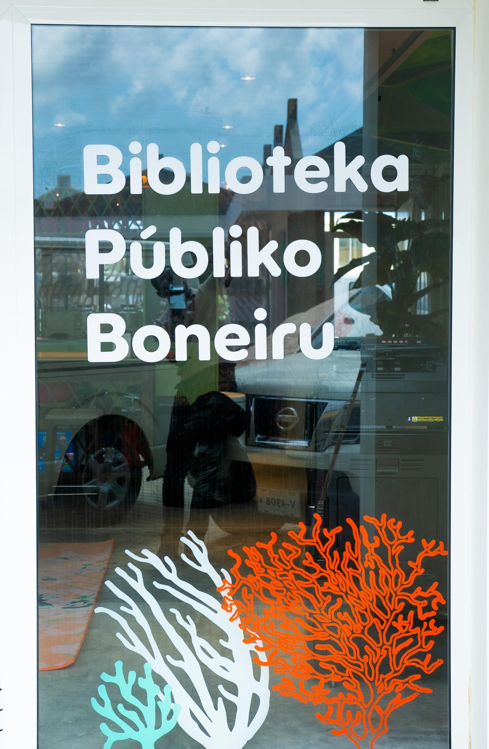 BIBLIOTEKA PÚBLIKO BONEIRU KLA PA HABRI SU PORTANAN E UBIKASHON NOBO TA OFRESÉ ESPASIO PA ...