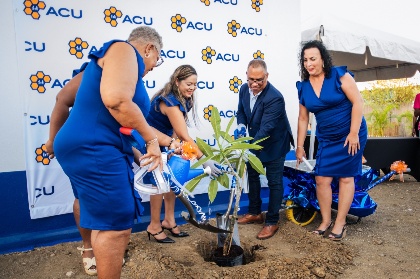 ACU BONAIRE TA ANKRA SU MES DEN KOMUNIDAT BONERIANO KU INOUGURASHON DI SU ESTABLESIMENTU NOBO NA ...