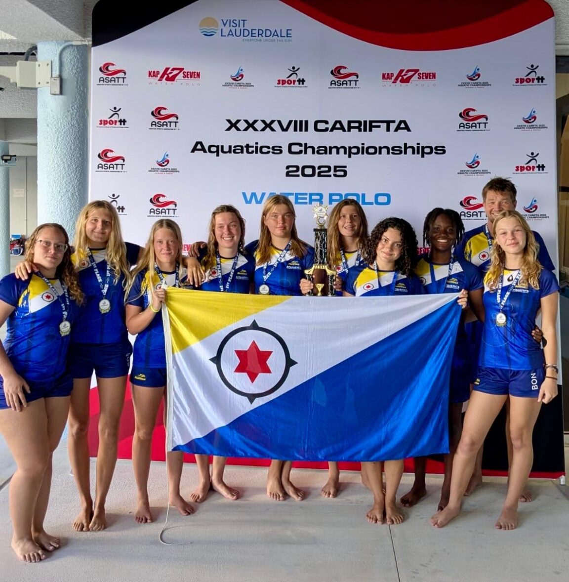 TEAM BONAIRE GIRLS U19 TA MARKA HISTORIA KU ORO NA CARIFTA WATERPOLO 2025 – Live99FM