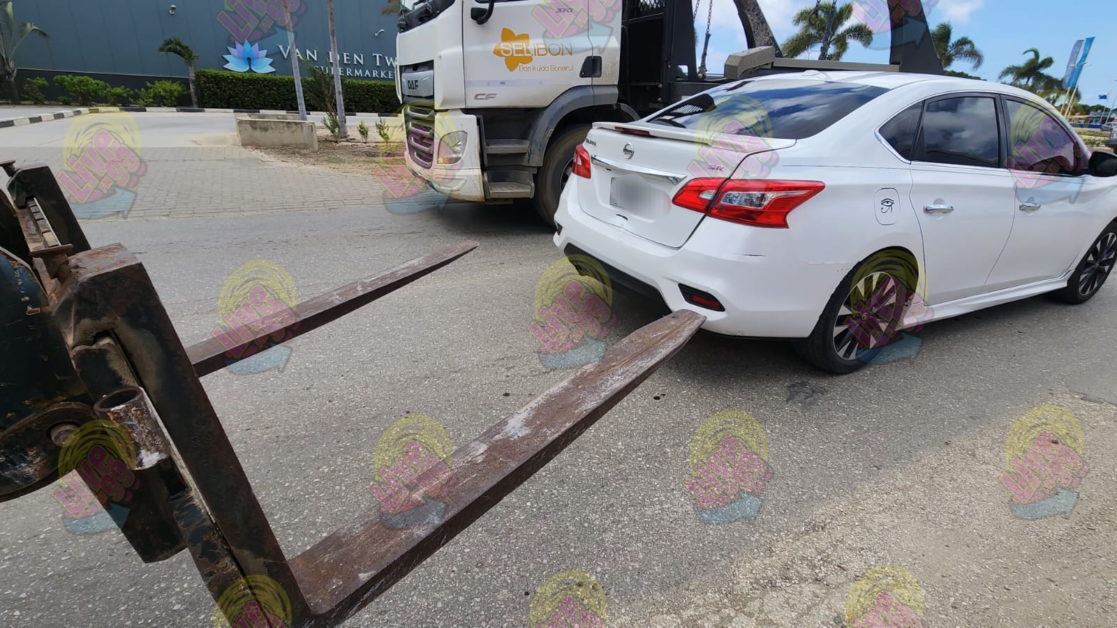 DESKUIDO DI SHÒFUR TA PONE DAL KU SU MANITOU PARTI PATRAS DI UN OUTO ...