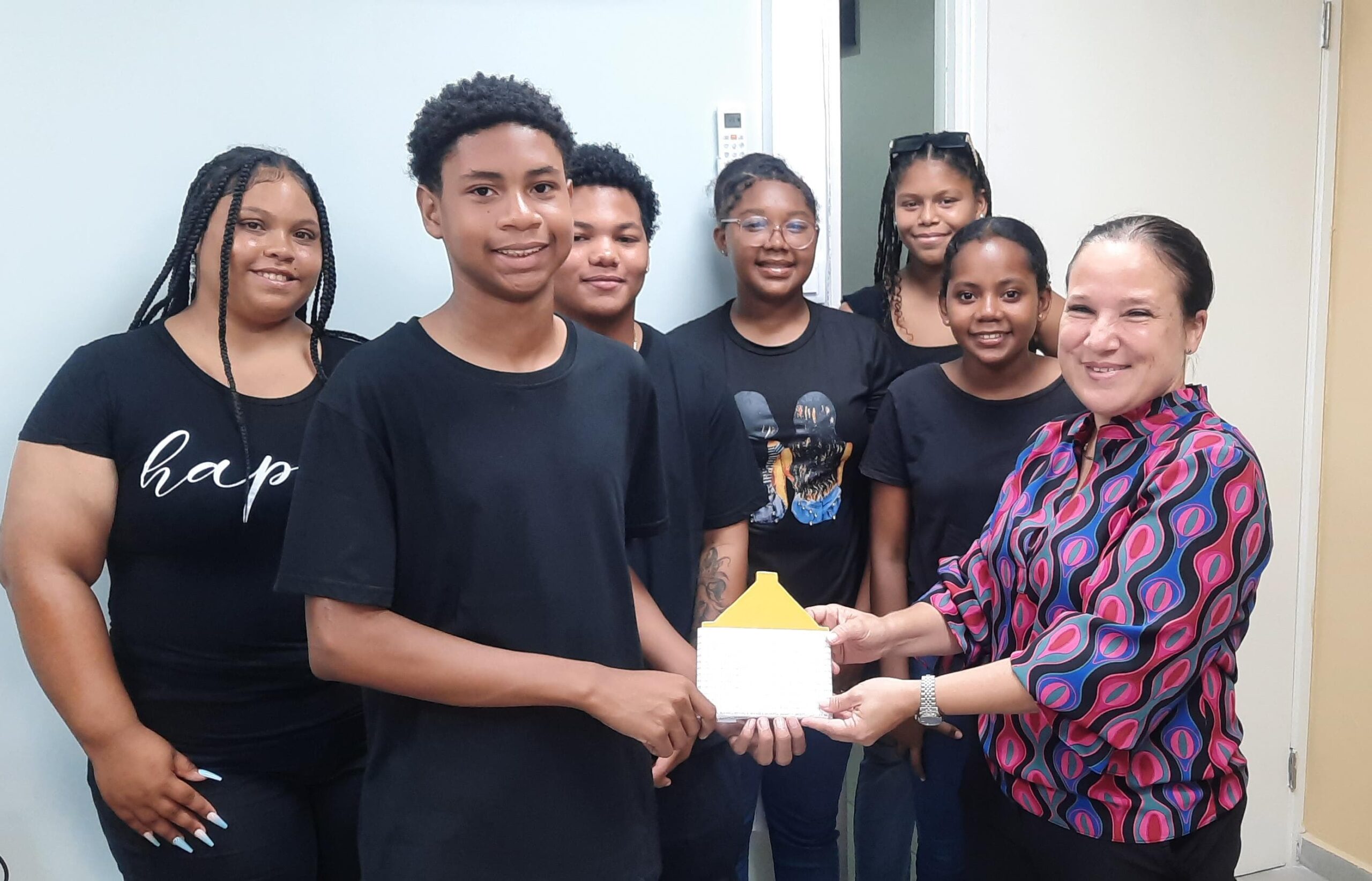 HOBEN EMPRESARIO DI JONG BONAIRE TA PRESENTÁ “KASITA BONITA” – Live99FM