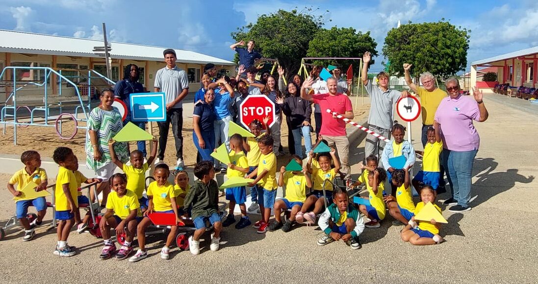 VALUMNONAN DI LISEO MAVO TA DUNA UN MAN PA HASI E PLENCHI DI E SKOL ...