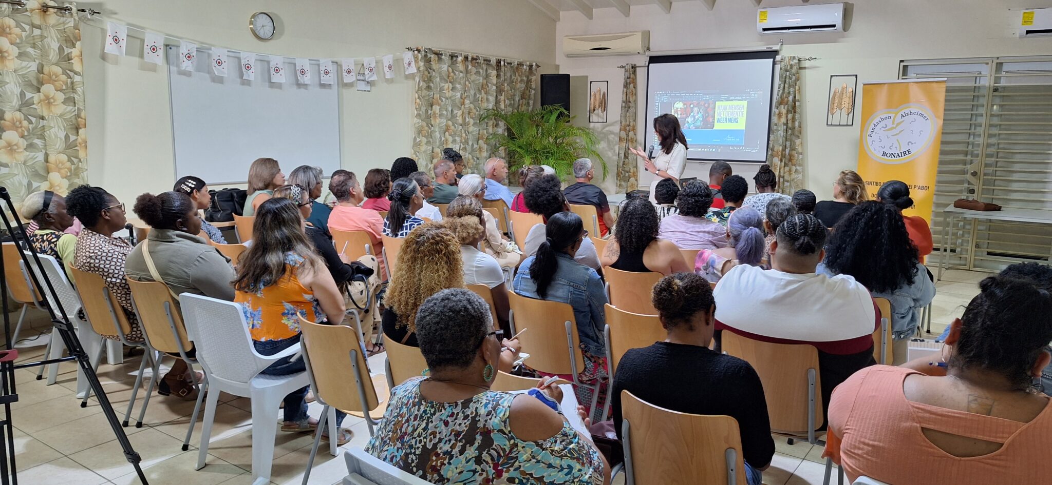 PROFESOR ANNE-MEI THE TA ANTROPÓLOGO KULTURAL, HURISTA I A PROMOVÉ DEN ...