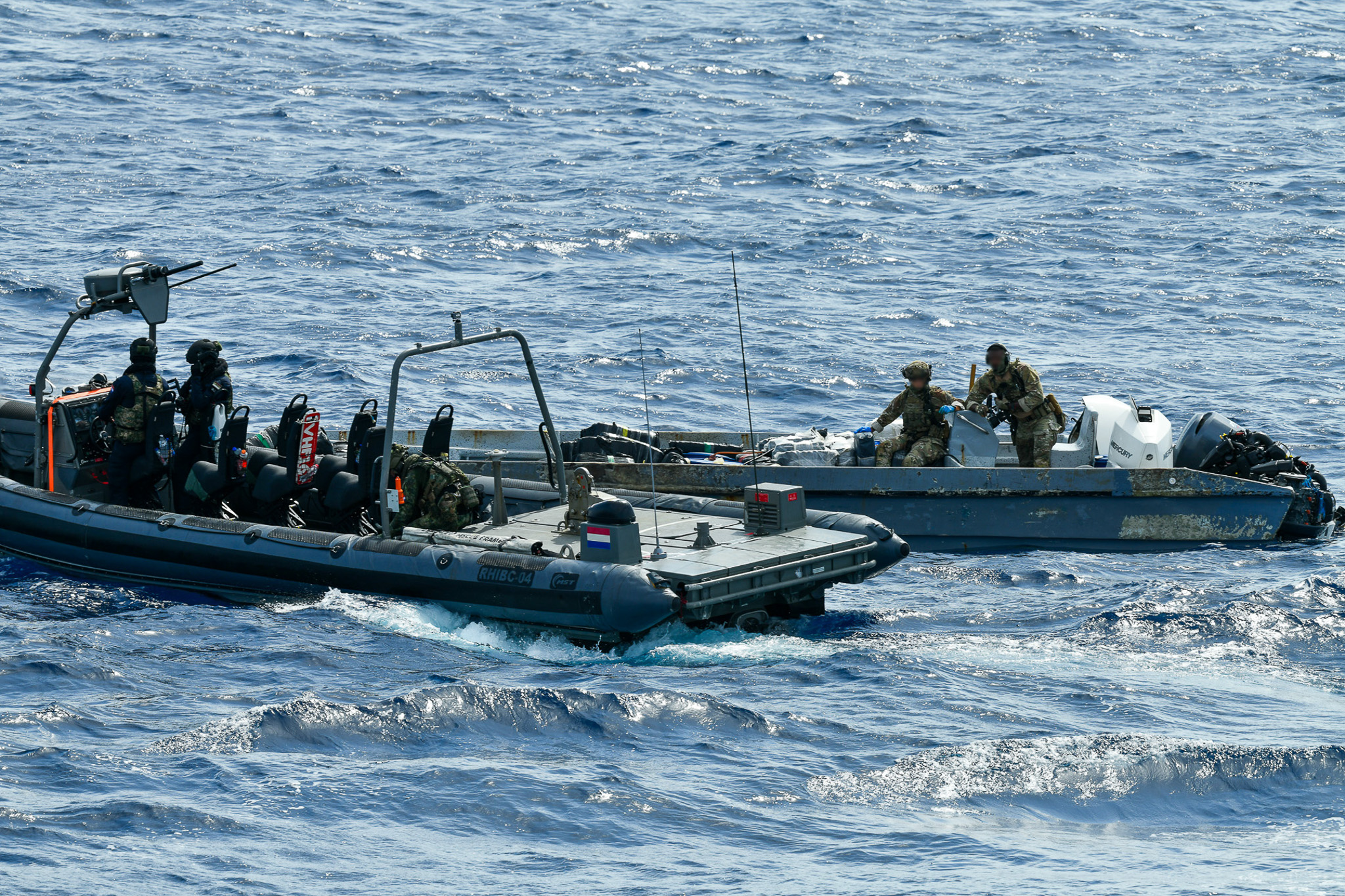 KORSOU: ZR.MS. FRIESLAND UN BIAHA MAS TA INTERSEPTÁ DROGA DEN LAMAN ...