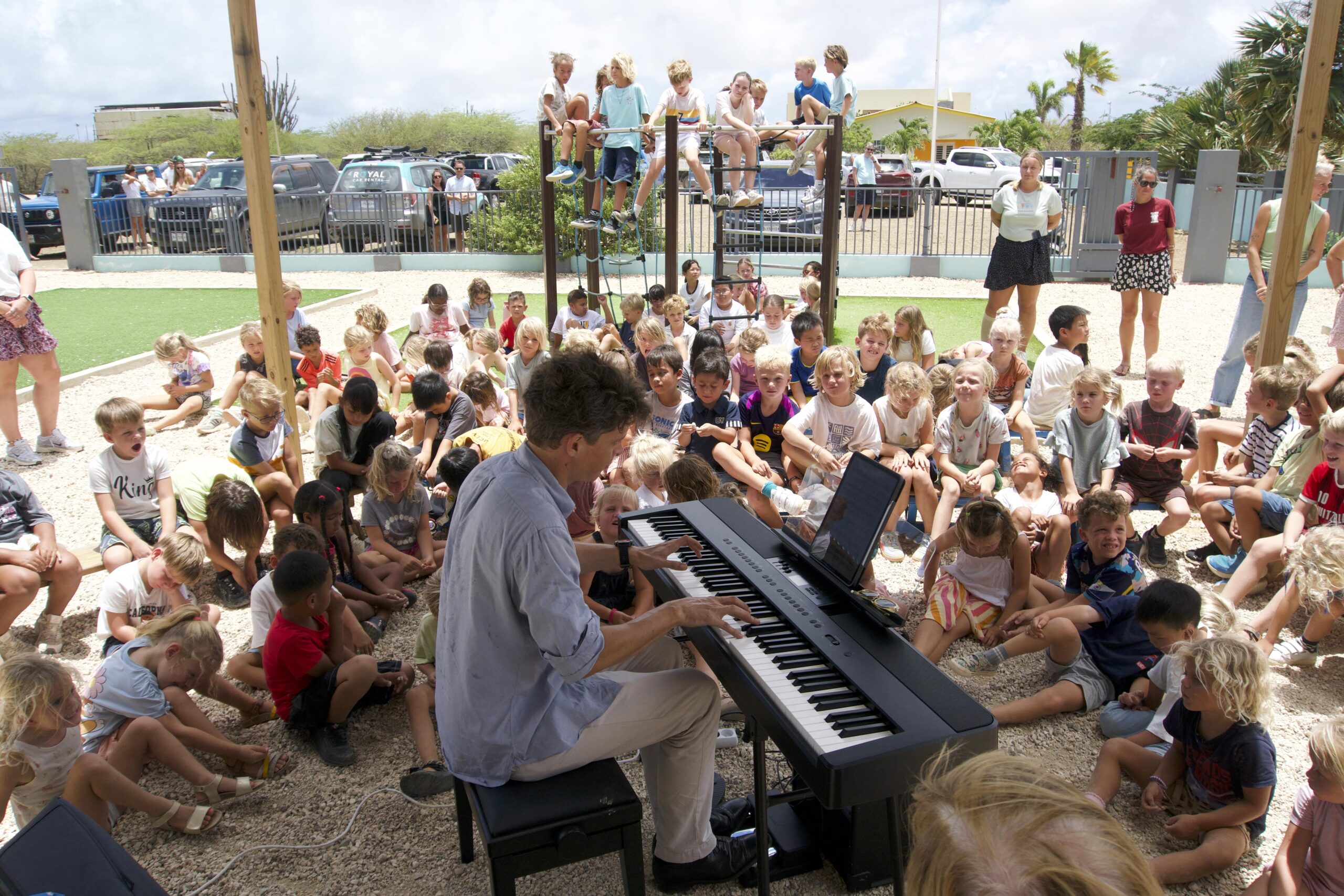 PIANISTA ALEXANDER KRAFT VAN ERMEL A TRESE MUSIKA KLASIKO KU UN TOKE ...